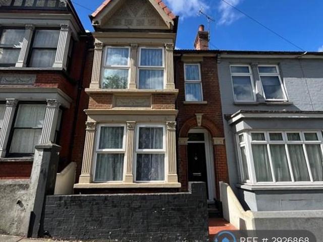 Chatham Hill, Chatham, ME5 4 bed terraced house to rent £1,550 pcm £358 pw