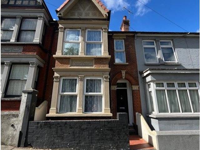 Chatham Hill, Chatham ME5, 4 bed terraced house to rent, £1,550 pcm | PrimeLocation