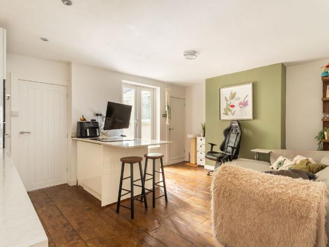 Chatham Place, Brighton BN1, 1 bed flat to rent, £1,300 pcm | PrimeLocation