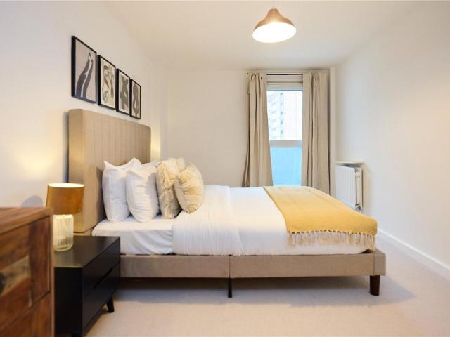 Chatham Place, London, E9 1 bed apartment to rent £3,300 pcm £762 pw