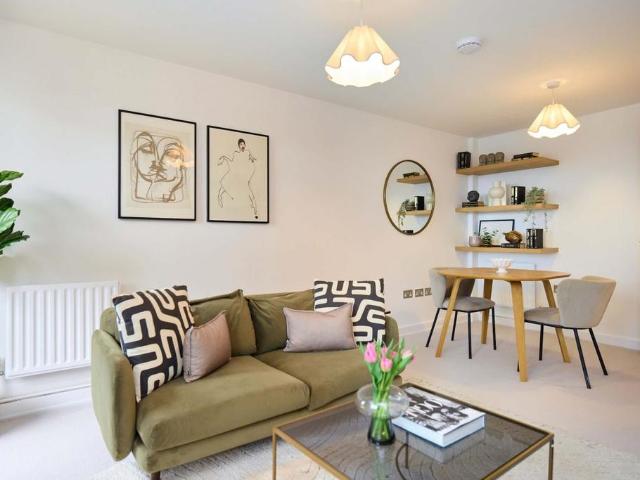 Chatham Place London E9 1 bed flat to rent £3,300 pcm £762 pw