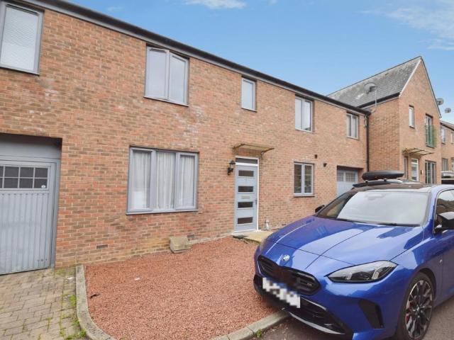 Chatham Reach Gillingham ME7 3 bed terraced house to rent £1,950 pcm £450 pw