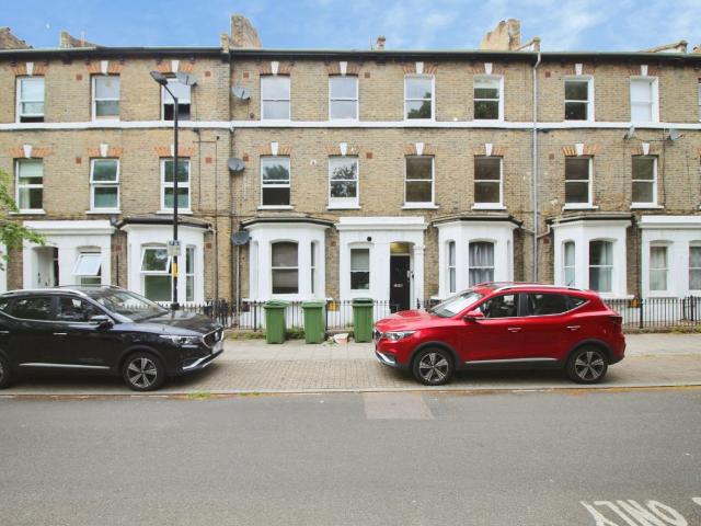 Chatham Street, Elephant & Castle, London SE17, 1 bed flat to rent, £1,795 pcm | PrimeLocation