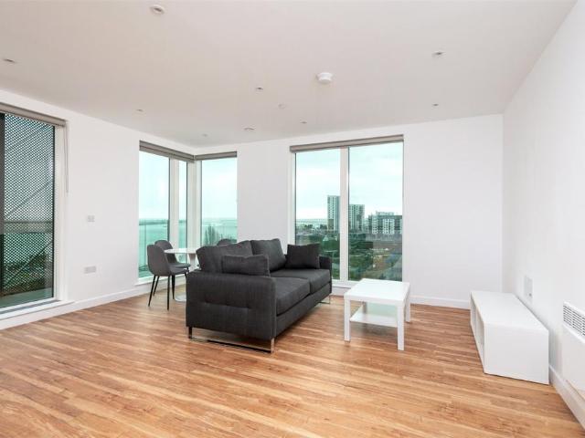 Chatham Waters, North House. 2 bed flat to rent £1,450 pcm £335 pw