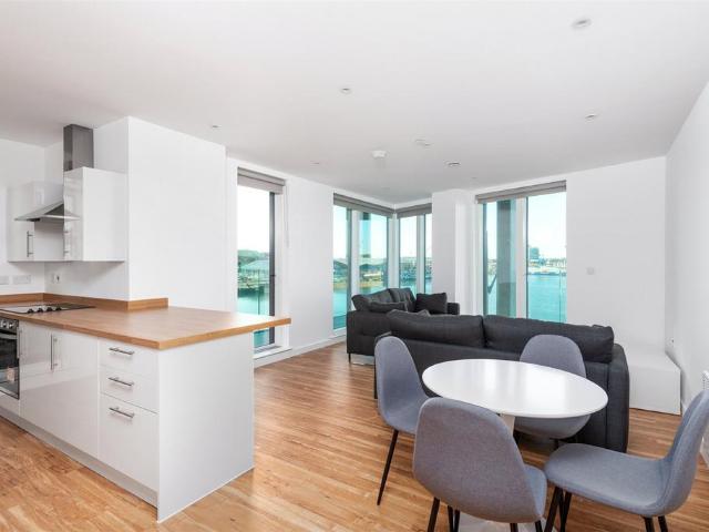 Chatham Waters, North House. 3 bed flat to rent £1,800 pcm £415 pw