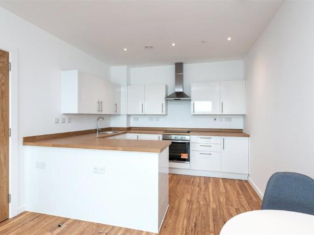 Chatham Waters, South House. 1 bed flat to rent £1,225 pcm £283 pw