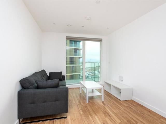 Chatham Waters, South House. 2 bed flat to rent £1,425 pcm £329 pw