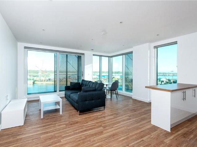 Chatham Waters, South House. 2 bed flat to rent £1,450 pcm £335 pw