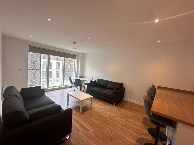 Chatham Waters, South House. 3 bed flat to rent £1,575 pcm £363 pw