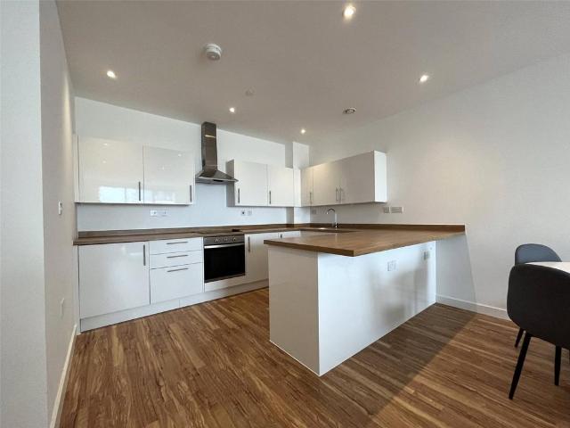 Chatham Waters, South House. 3 bed flat to rent £1,700 pcm £392 pw