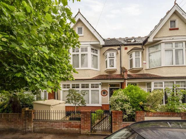 Chatsworth Avenue, Wimbledon, London. 4 bed terraced house to rent £4,100 pcm £946 pw