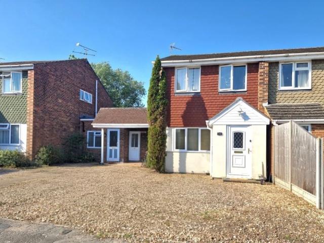 Chatsworth Avenue, Wokingham RG41, 3 bed semi detached house to rent, £2,000 pcm | PrimeLocation