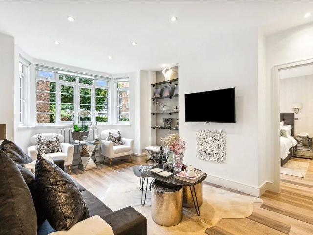 Chatsworth Court, Pembroke Road W8, 2 bed flat to rent, £3,800 pcm | PrimeLocation