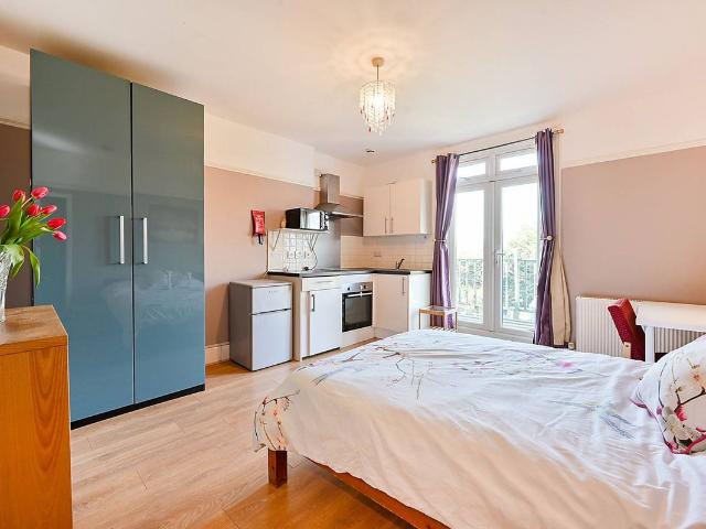 Chatsworth Gardens, Acton, London W3, Studio to rent, £2,600 pcm | PrimeLocation