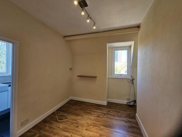 Chatsworth Road, Croydon, Surrey. CR0, 1 bed flat to rent, £1,250 pcm | PrimeLocation