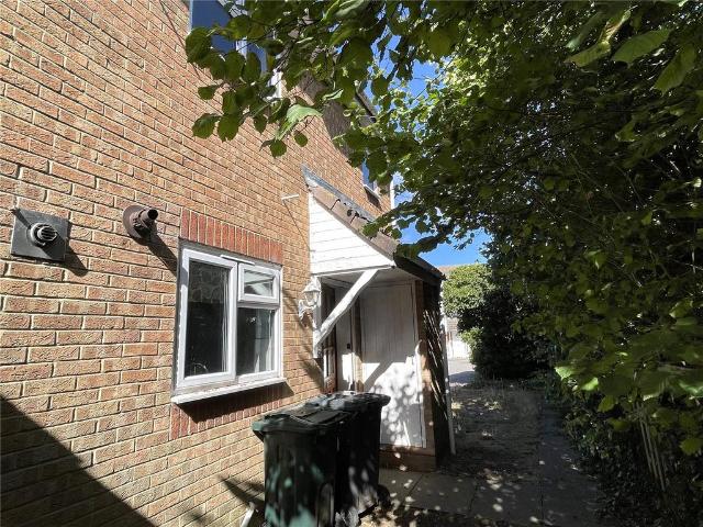 Chatsworth Road, Dartford, Kent, DA1 1 bed semi detached house to rent £1,295 pcm £299 pw