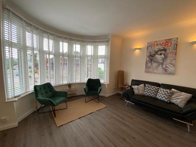 Chatsworth Road, London NW2 1 bed flat to rent £2,014 pcm £465 pw