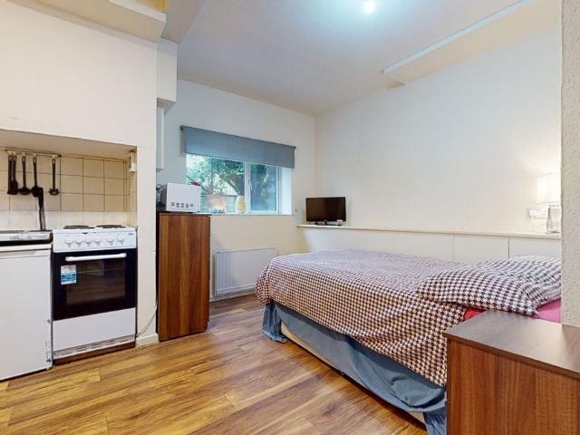 Chatsworth Road, London NW2, Studio to rent, £1,144 pcm | PrimeLocation
