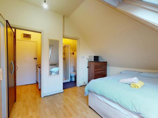 Chatsworth Road, London NW2 Studio to rent £1,272 pcm £294 pw