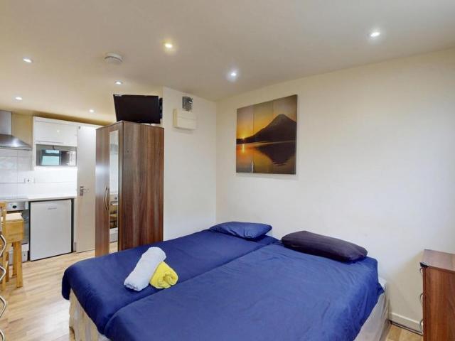 Chatsworth Road, London NW2 Studio to rent £1,272 pcm £294 pw
