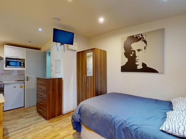 Chatsworth Road, London NW2 Studio to rent £1,272 pcm £294 pw