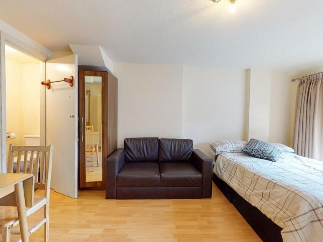 Chatsworth Road, London NW2 Studio to rent £1,345 pcm £310 pw