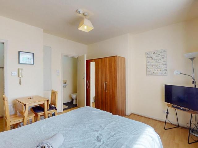 Chatsworth Road, London NW2 Studio to rent £1,378 pcm £318 pw