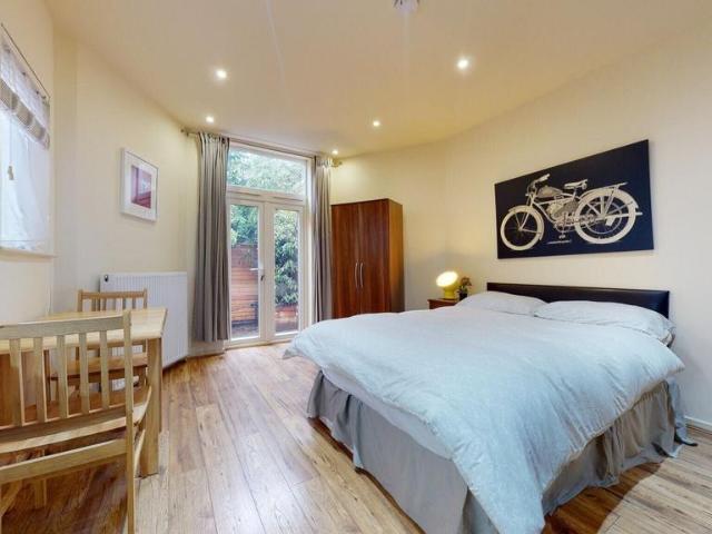 Chatsworth Road, London NW2 Studio to rent £1,445 pcm £333 pw