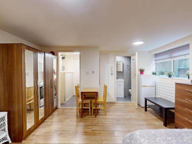 Chatsworth Road, London NW2 Studio to rent £1,431 pcm £330 pw