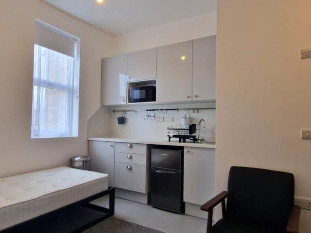 Chatsworth Road, London E5, Studio to rent, £900 pcm | PrimeLocation