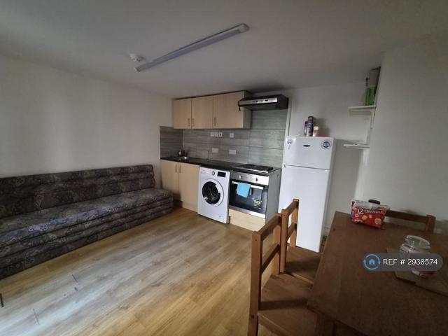 Chatsworth Road, London, E5 1 bed flat to rent £1,650 pcm £381 pw