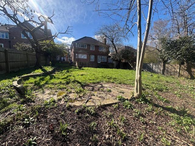 Chatsworth Road, London 2 bed house to rent £3,000 pcm £692 pw