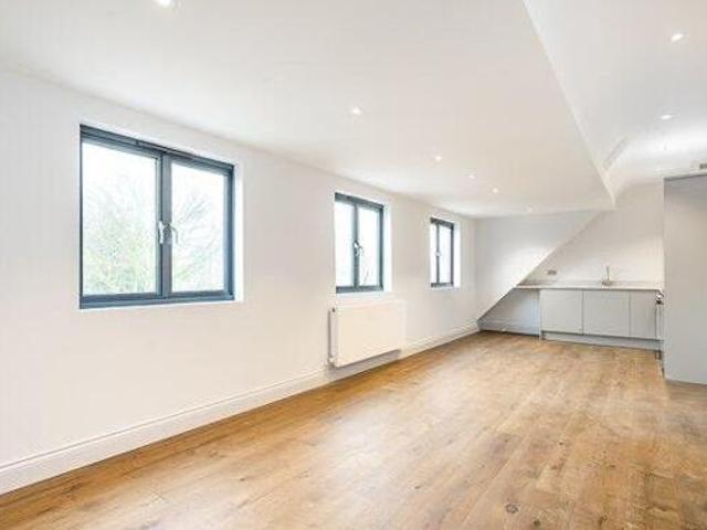Chatsworth Road, London, 2 Bedroom Apartment