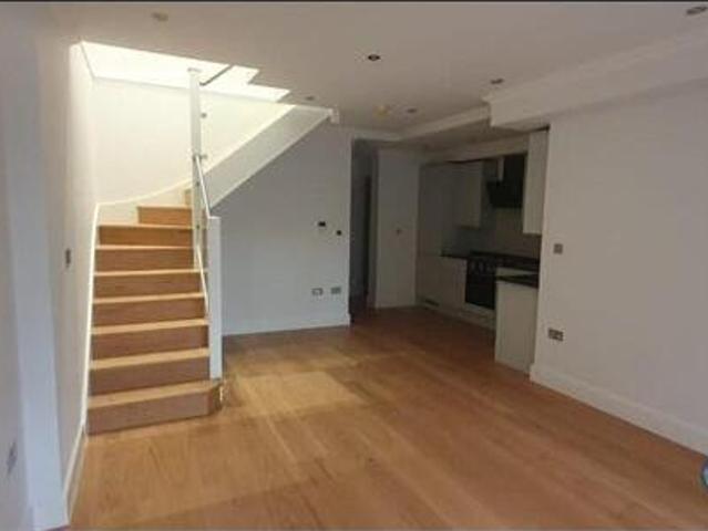 Chatsworth Road, London, 2 Bedroom Flat