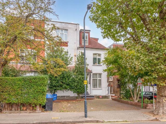 Chatsworth Road, Mapesbury Estate, London NW2, 2 bed flat to rent, £3,034 pcm | PrimeLocation