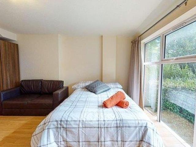 Chatsworth Road Studio to rent £1,351 pcm £312 pw