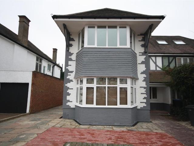 Chatsworth Road, Willesden Green NW2, 3 bed flat to rent, £2,850 pcm | PrimeLocation