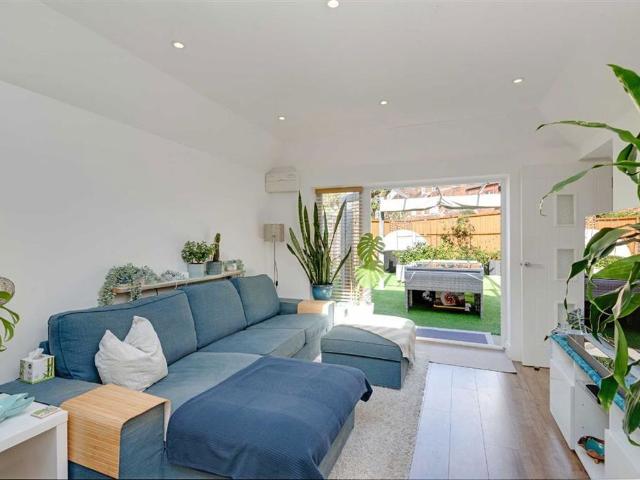 Chatsworth Road, The Mapesbury NW2, 2 bed bungalow to rent, £2,396 pcm | PrimeLocation