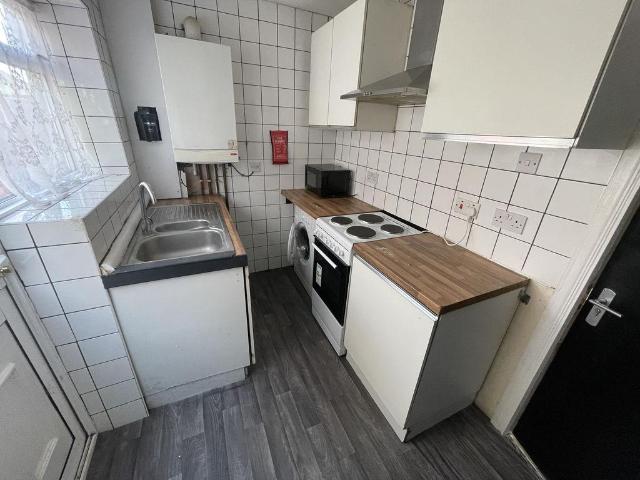 Chaucer Ave, Hayes, UB4 5 bed terraced house to rent £3,000 pcm £692 pw