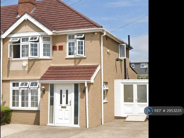 Chaucer Avenue, Hounslow, TW4 4 bed end of terrace house to rent £2,800 pcm £646 pw