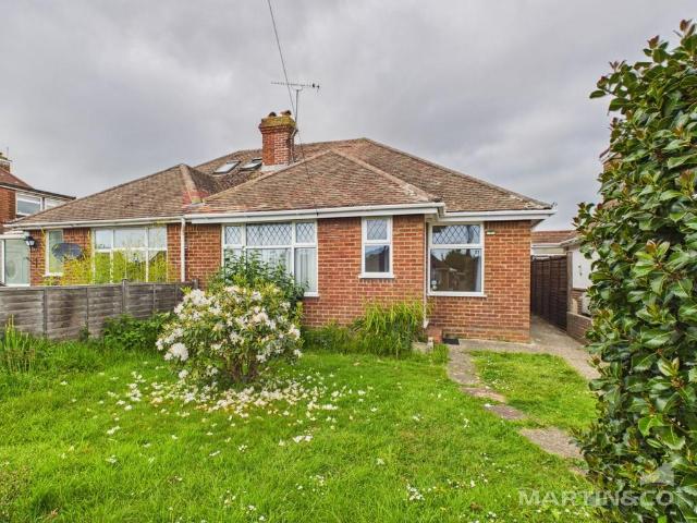 Chaucer Avenue, Rustington 2 bed semi detached bungalow to rent £1,550 pcm £358 pw