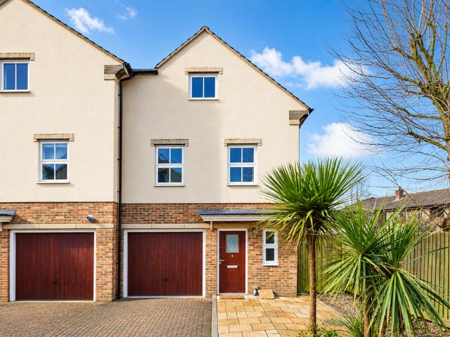 Chaucer Close, St. Albans AL1 5 bed end of terrace house to rent £3,650 pcm £842 pw