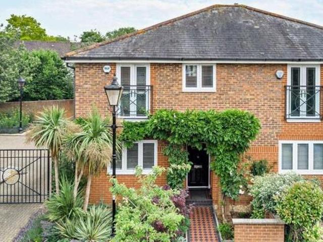 Chaucer Close, Windsor, 4 Bedroom Semi detached