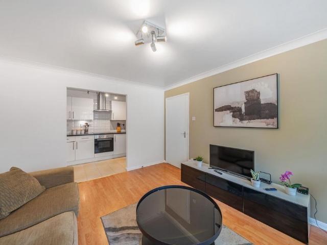 Chaucer Drive, Bermondsey, London, SE1 2 bed flat to rent £2,400 pcm £554 pw