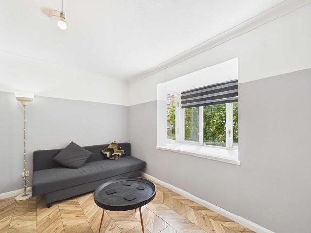 Chaucer Drive, London 1 bed end of terrace house to rent £1,885 pcm £435 pw