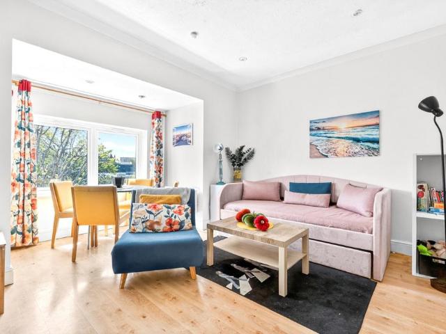 Chaucer Drive, London 1 bed flat to rent £1,740 pcm £402 pw