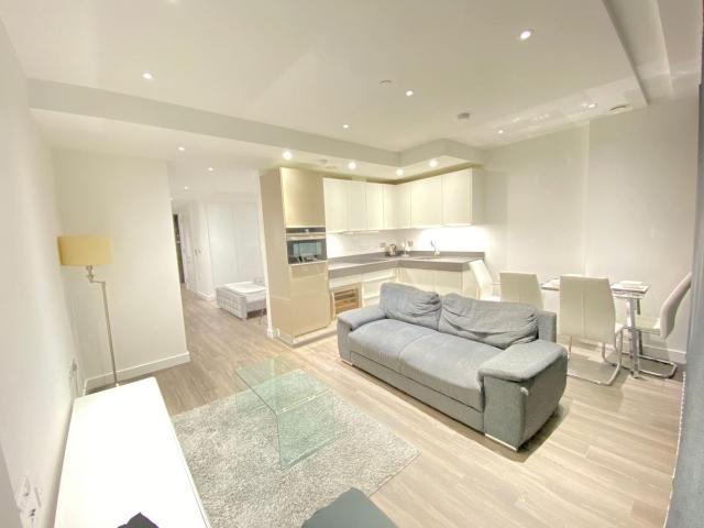 Chaucer Gardens, London E1, 1 bed flat to rent, £2,800 pcm | PrimeLocation