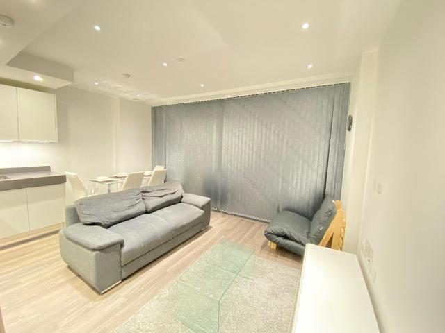 Chaucer Gardens, London E1, 1 bed flat to rent, £2,800 pcm | PrimeLocation