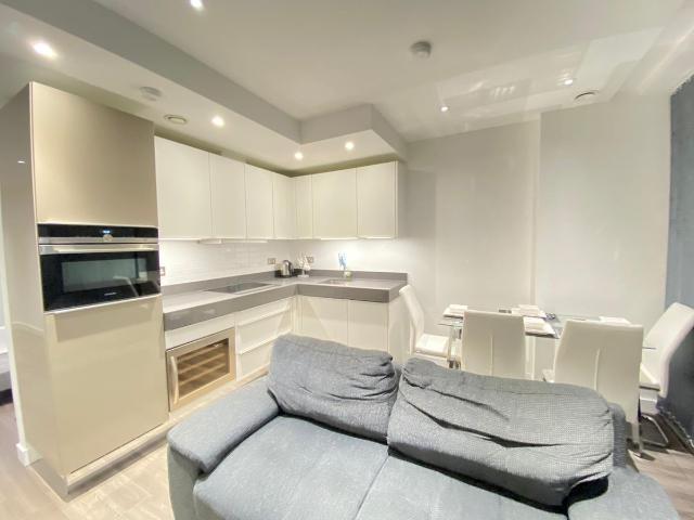 Chaucer Gardens, London E1, 1 bed flat to rent, £2,800 pcm | PrimeLocation