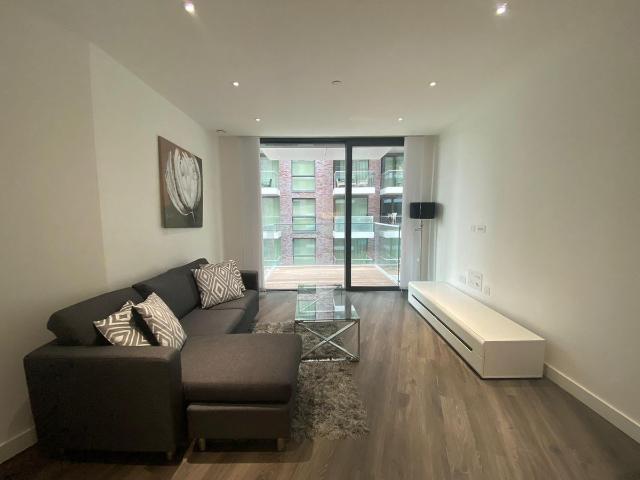 Chaucer Gardens, London E1, 1 bed flat to rent, £3,200 pcm | PrimeLocation
